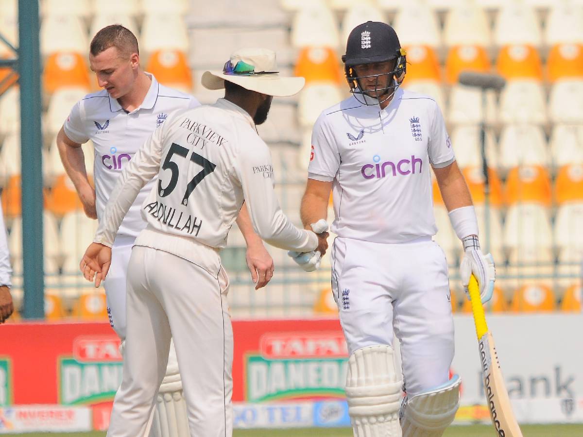 ICC टेस्ट रैंकिंग में विराट कोहली से आगे चले ऋषभ पंत, सरफराज खान ने भी भरी ऊंची उड़ान