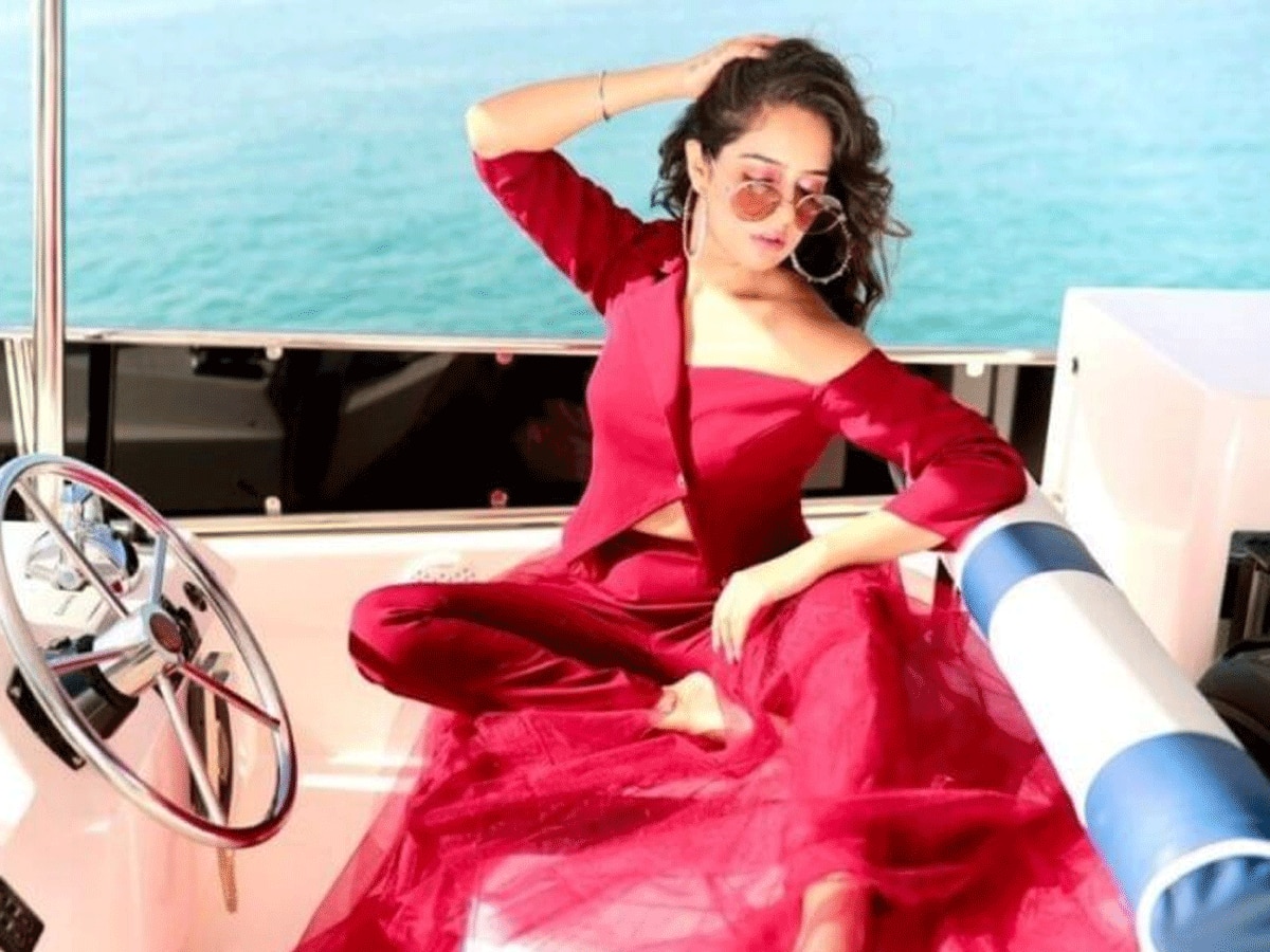 इस एक्ट्रेस के पीछे हाथ धोकर पड़ गया था प्रोड्यूसर, चेहरे पर ताबड़तोड़ ...