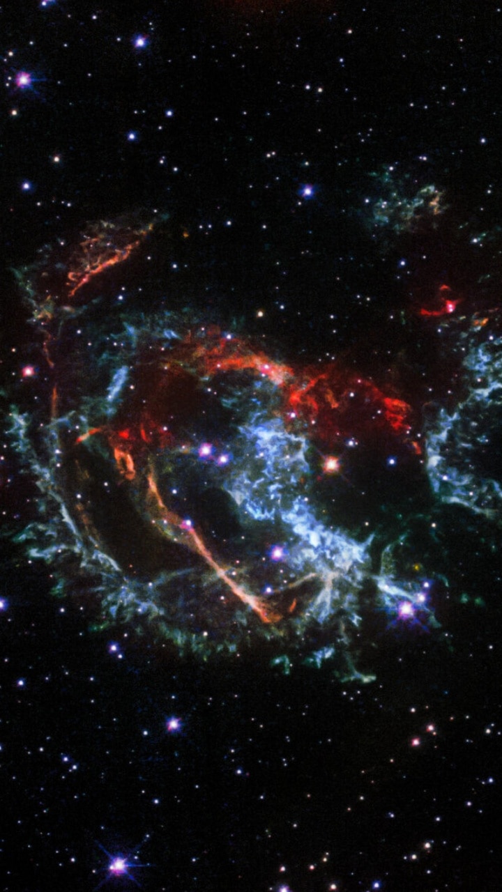 5 rare supernova images captured by NASA's Hubble Space Telescope