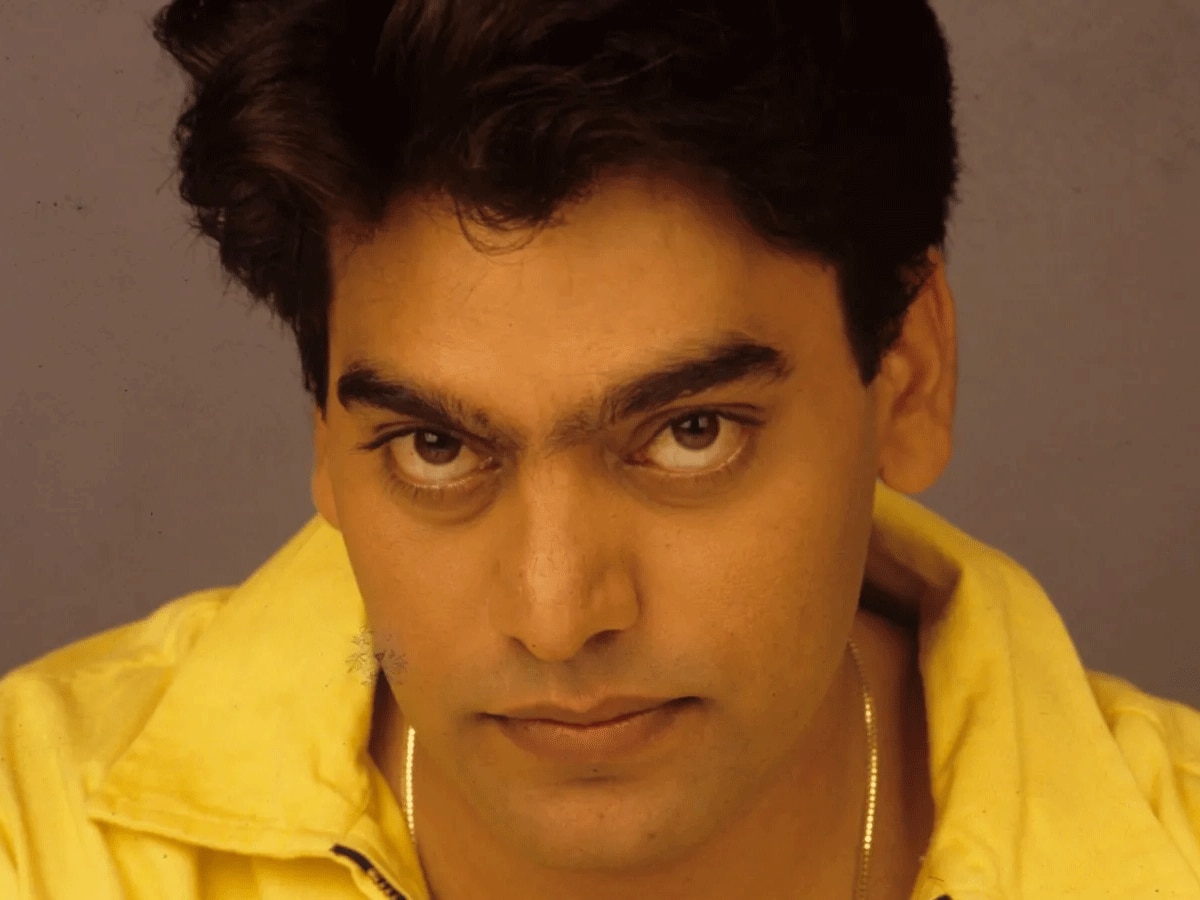 इस एक्टर को थी सेट पर बार-बार पैर छूने की आदत, महेश भट्ट ने धक्के मारकर ...