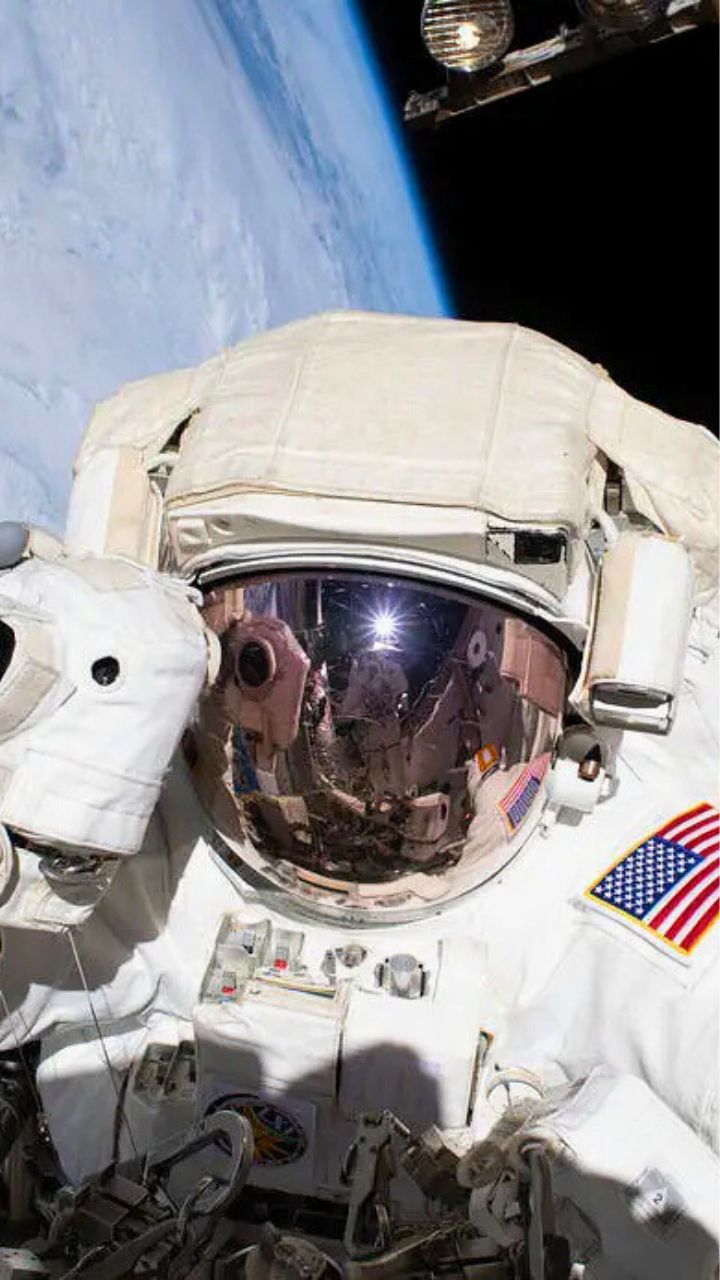 5 amazing astronauts selfies shared by NASA