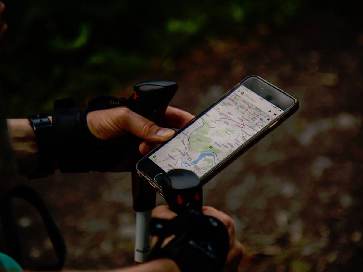 पार्टनर की लोकेशन पर रखनी है नजर तो Google Maps का ये फीचर तुरंत कर दें ...