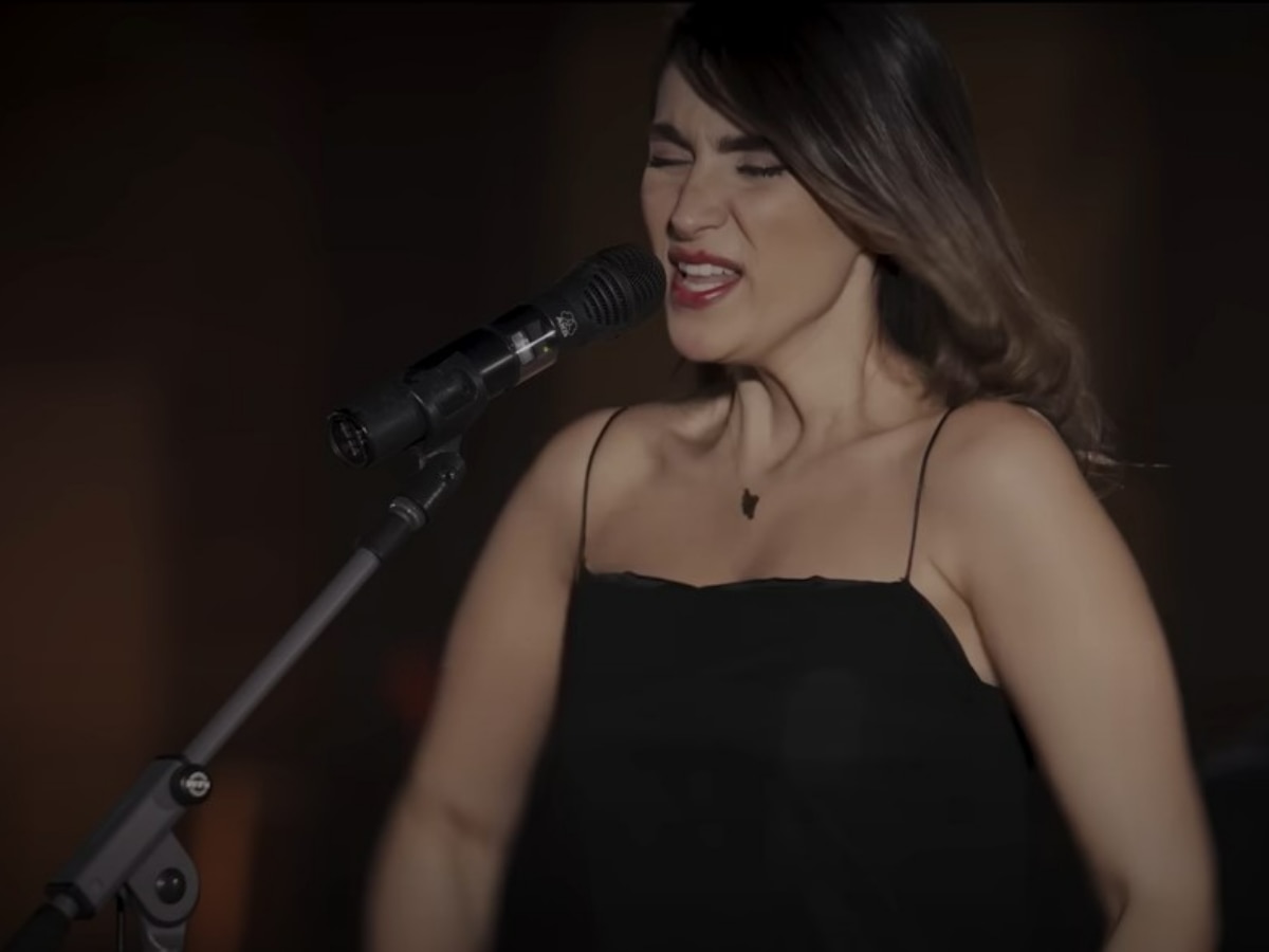 कौन हैं गायिका Parastoo Ahmady, क्या होगी मौत की सजा? ईरान में हिजाब ...