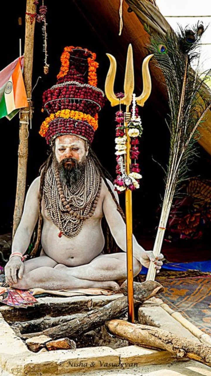 कैसे बनते हैं नागा संन्यासी