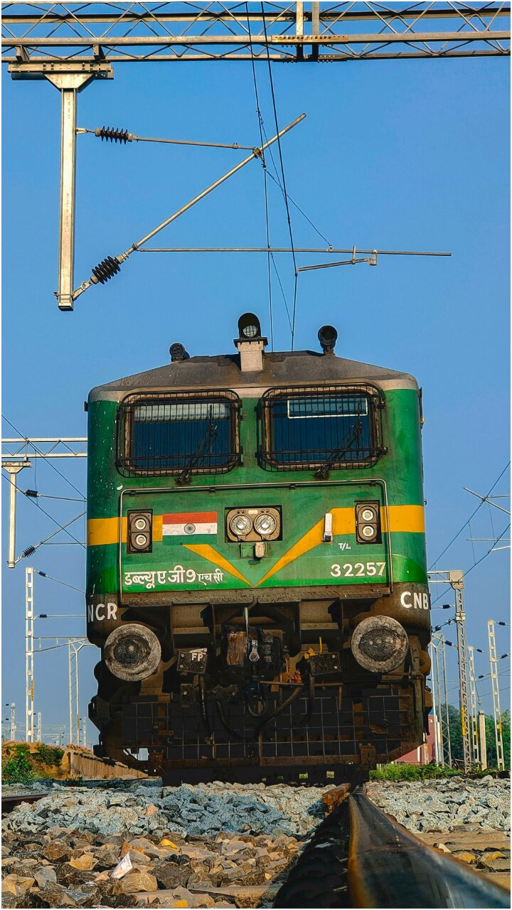 सुपरफास्ट-एक्सप्रेस और मेल एक्सप्रेस ट्रेन में क्या होता है अंतर?