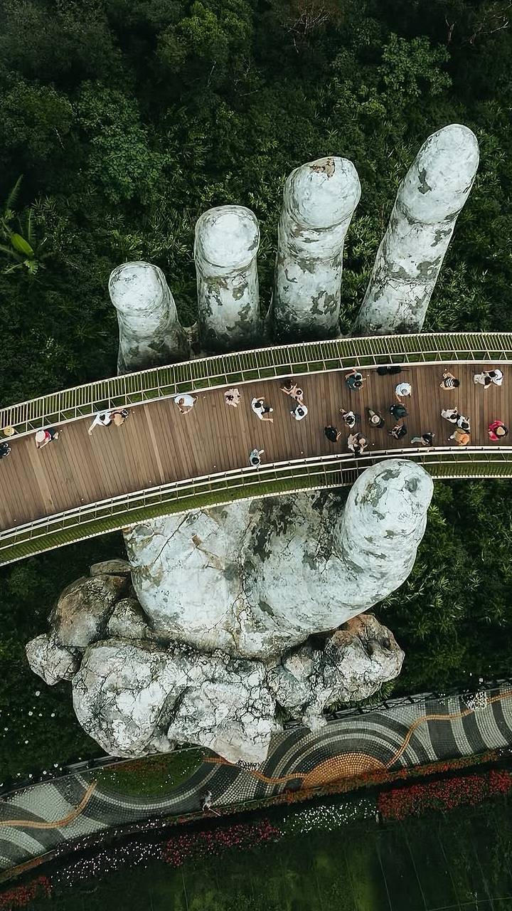 इस देश में ₹1 लाख लेकर जाइए, बन जाएंगे 3 करोड़ के मालिक