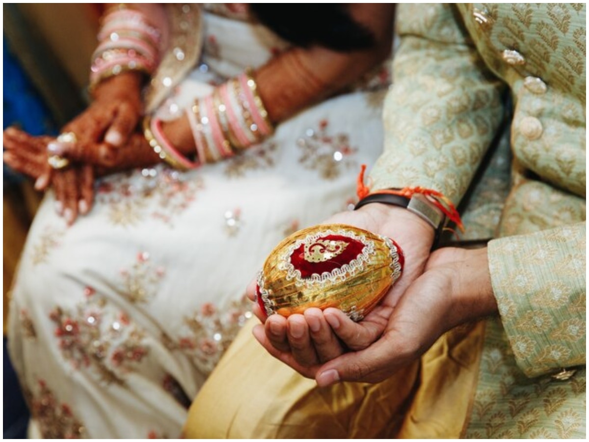 अजीबो-गरीब रिवाज: यहां शादी से पहले दामाद को शराब पिलाती है सास, जानिए ...