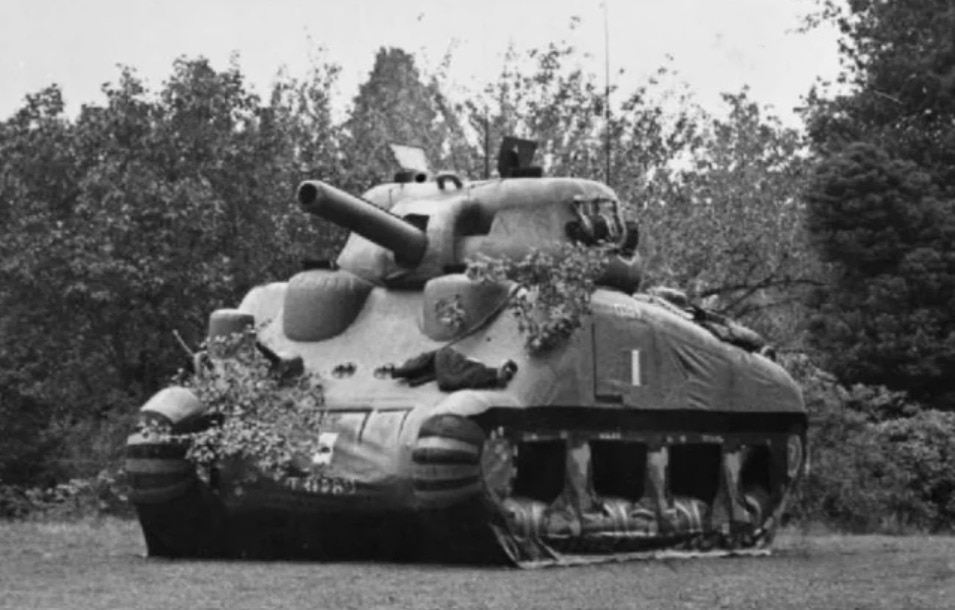 Fake weapons, balloon tanks and student soldiers: How the Ghost Army ...