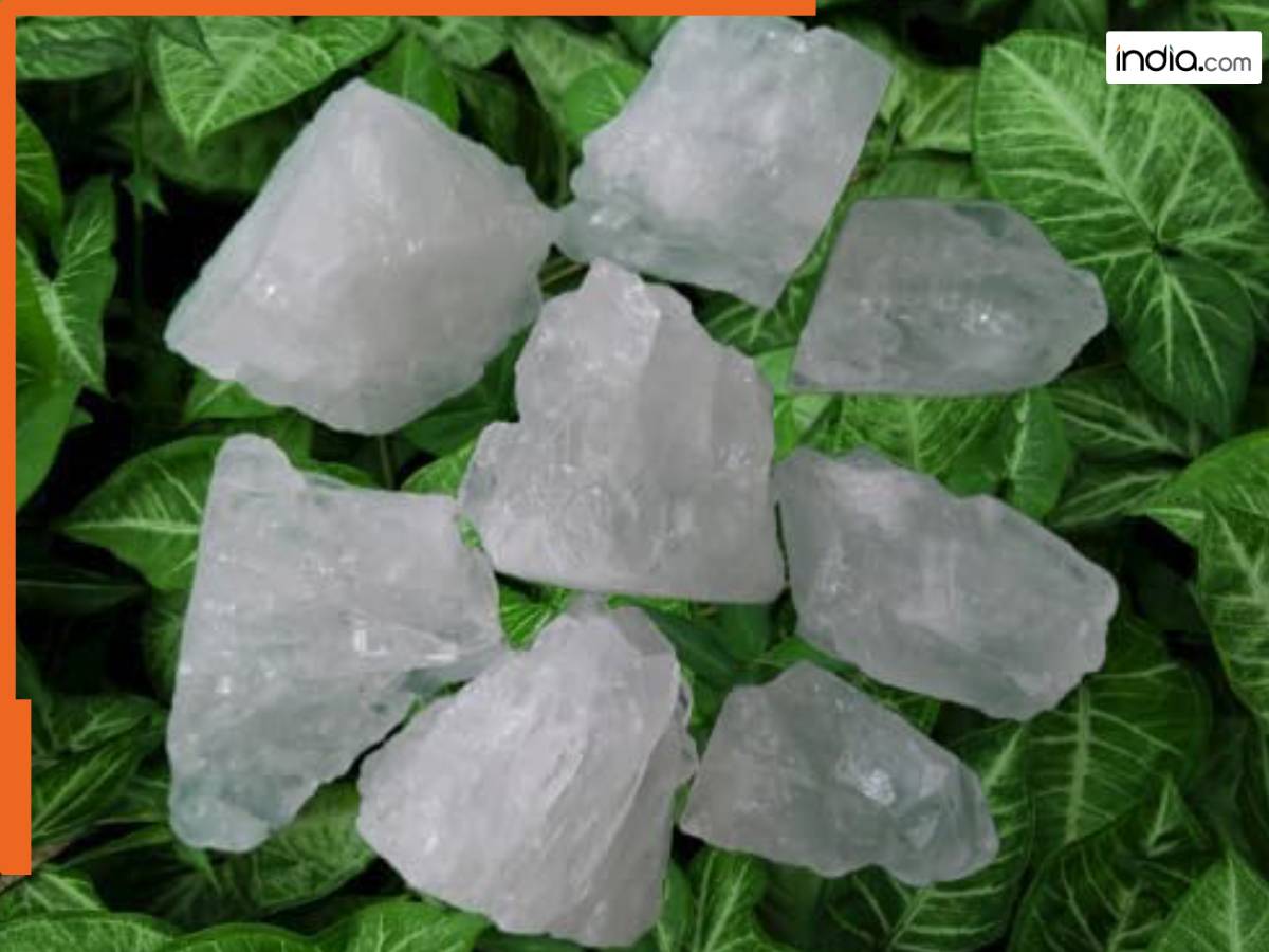 Fitkari Ke Upay: तिजोरी में रखें फिटकरी का छोटा सा टुकड़ा, कभी नहीं ...