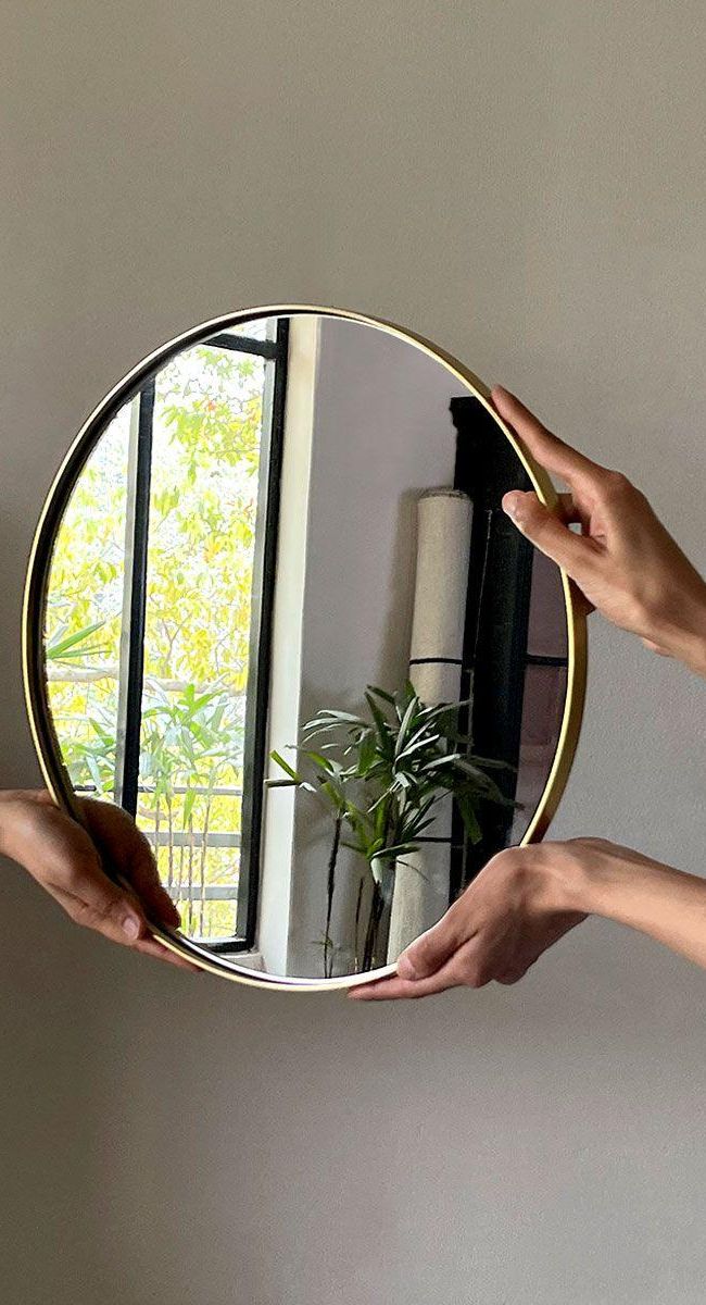 किसका चेहरा जिंदगी में कभी नहीं देख पाता है इंसान?