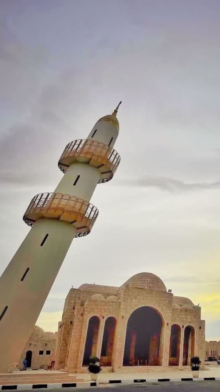 अभी गिर जाएगी ये मस्जिद, तस्वीरें कर देंगी हैरान