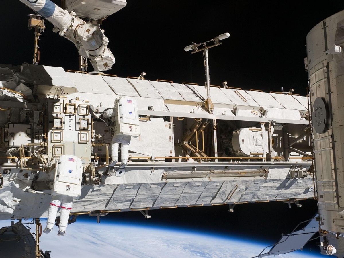 स्पेस स्टेशन धरती पर क्यों नहीं गिरता? 460 टन है वजन फिर कैसे है टिका ...