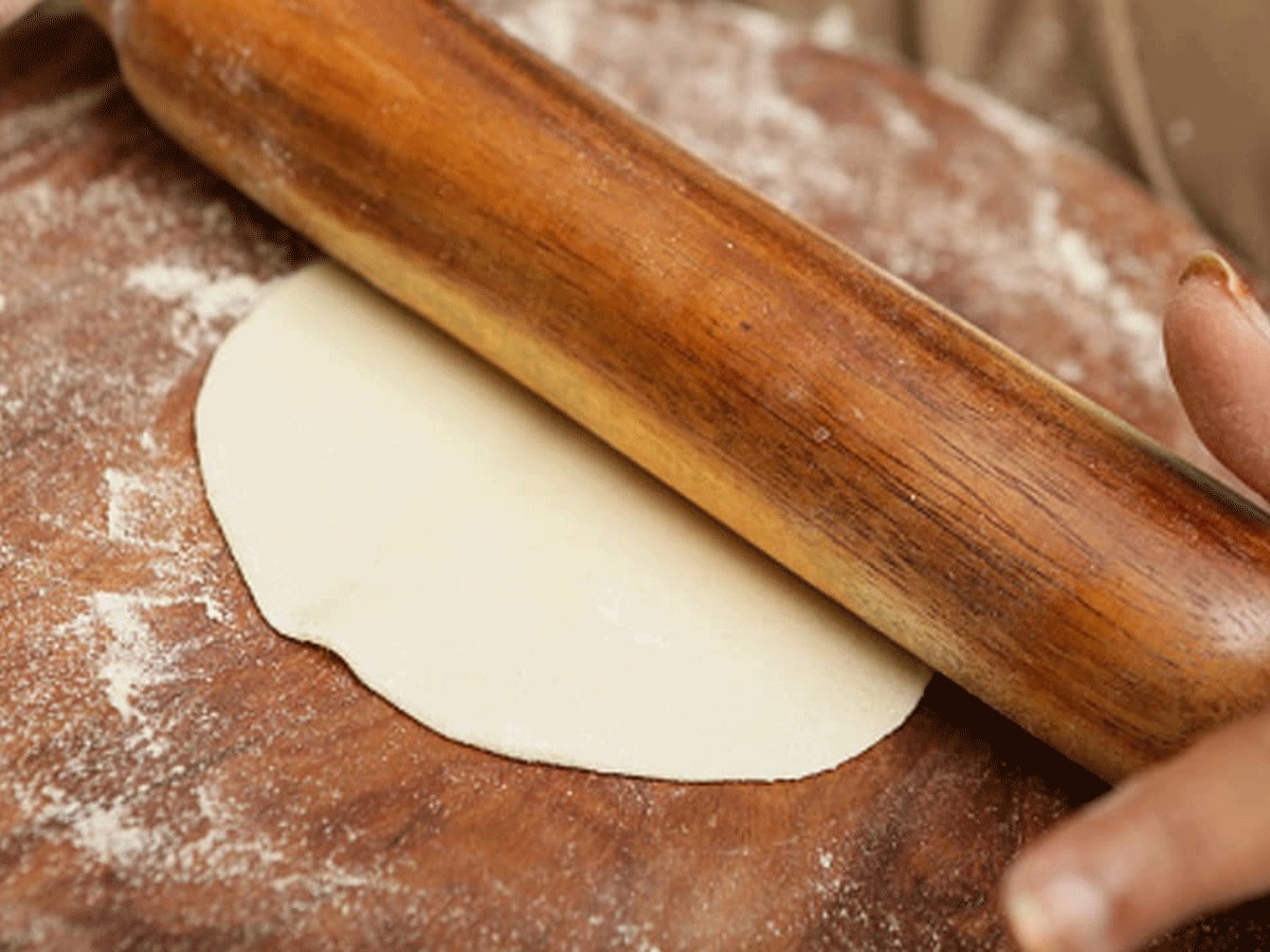 Jyotish Shastra: रोटी बनाते वक्त भूलकर भी न करें ये गलतियां, मां ...