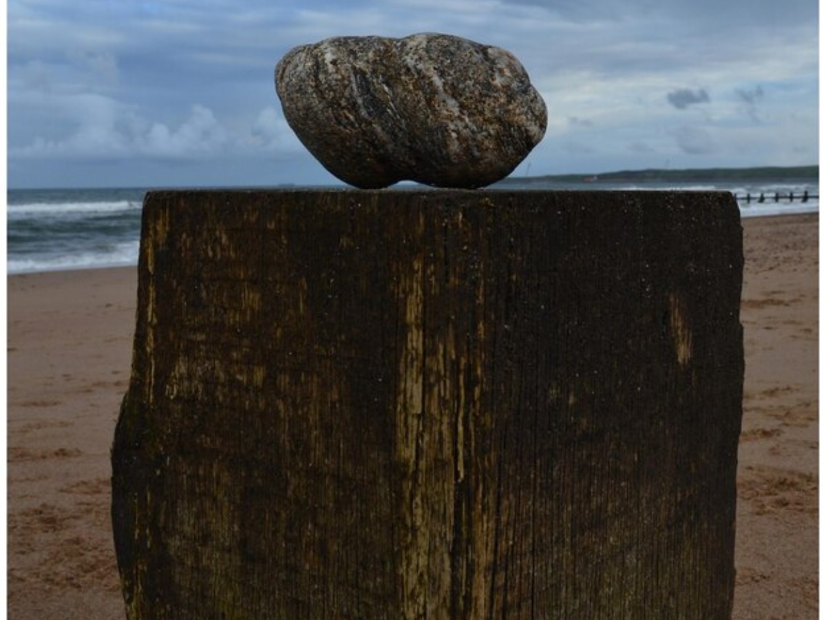 भारत में कहां पाया जाता है लोहे को सोना बना देने वाला पारस पत्थर? कहीं ...