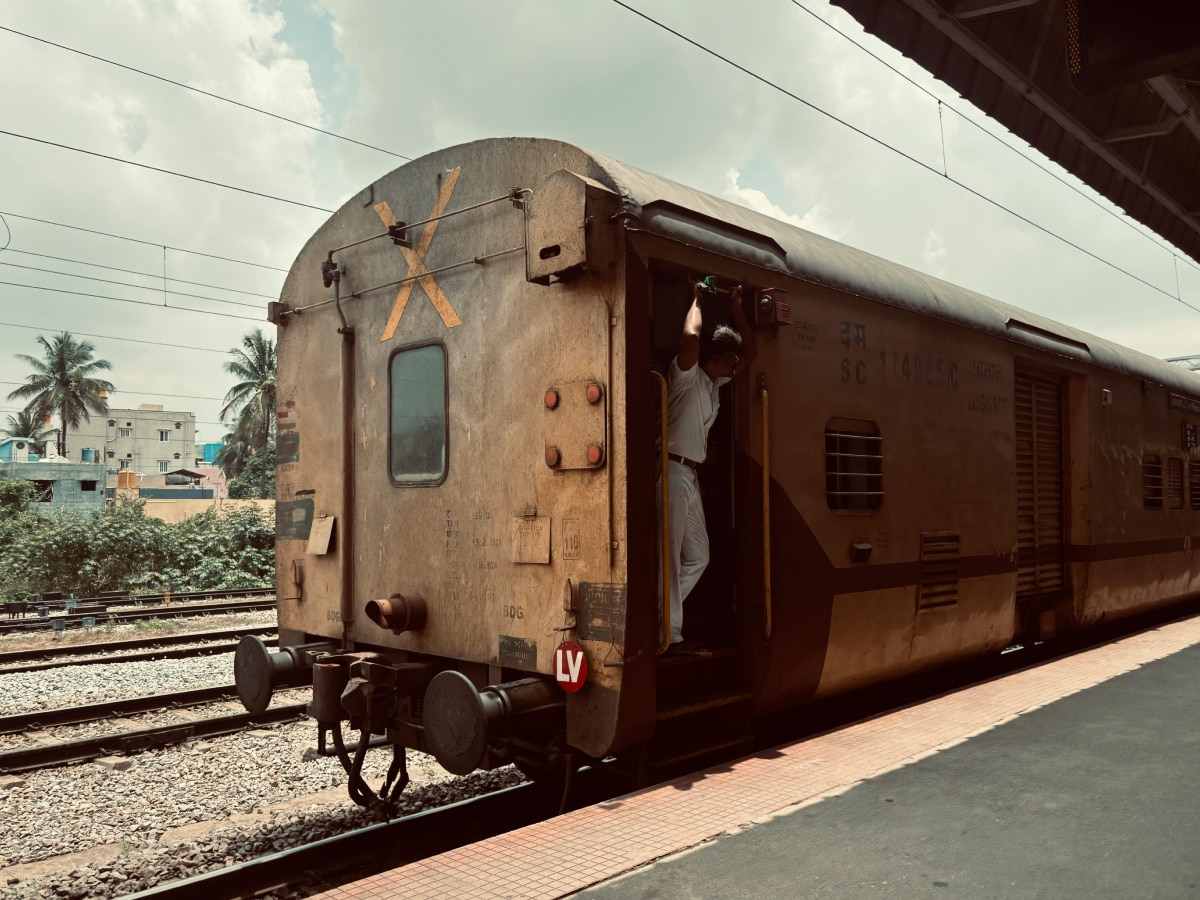 TTE की बदतमीजी या यात्री की गुंडागर्दी? रेलवे में न्याय पाना हुआ आसान ...