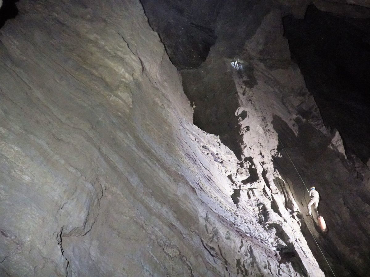 कहां है दुनिया की सबसे गहरी गुफा? इसमें समा सकती हैं 30 कुतुब मीनार