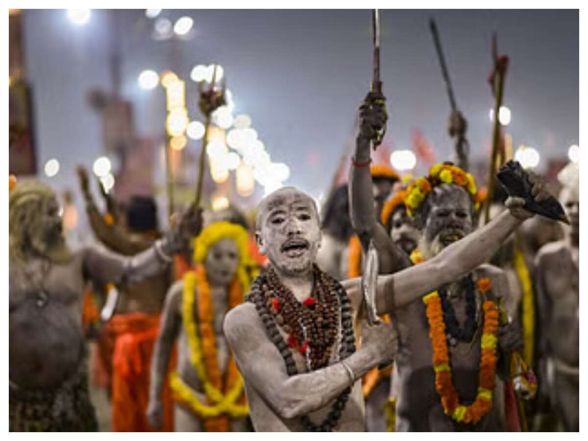 Masan Holi 2025: रंगों से नहीं बल्कि चिता की राख से खेली जाती है होली ...