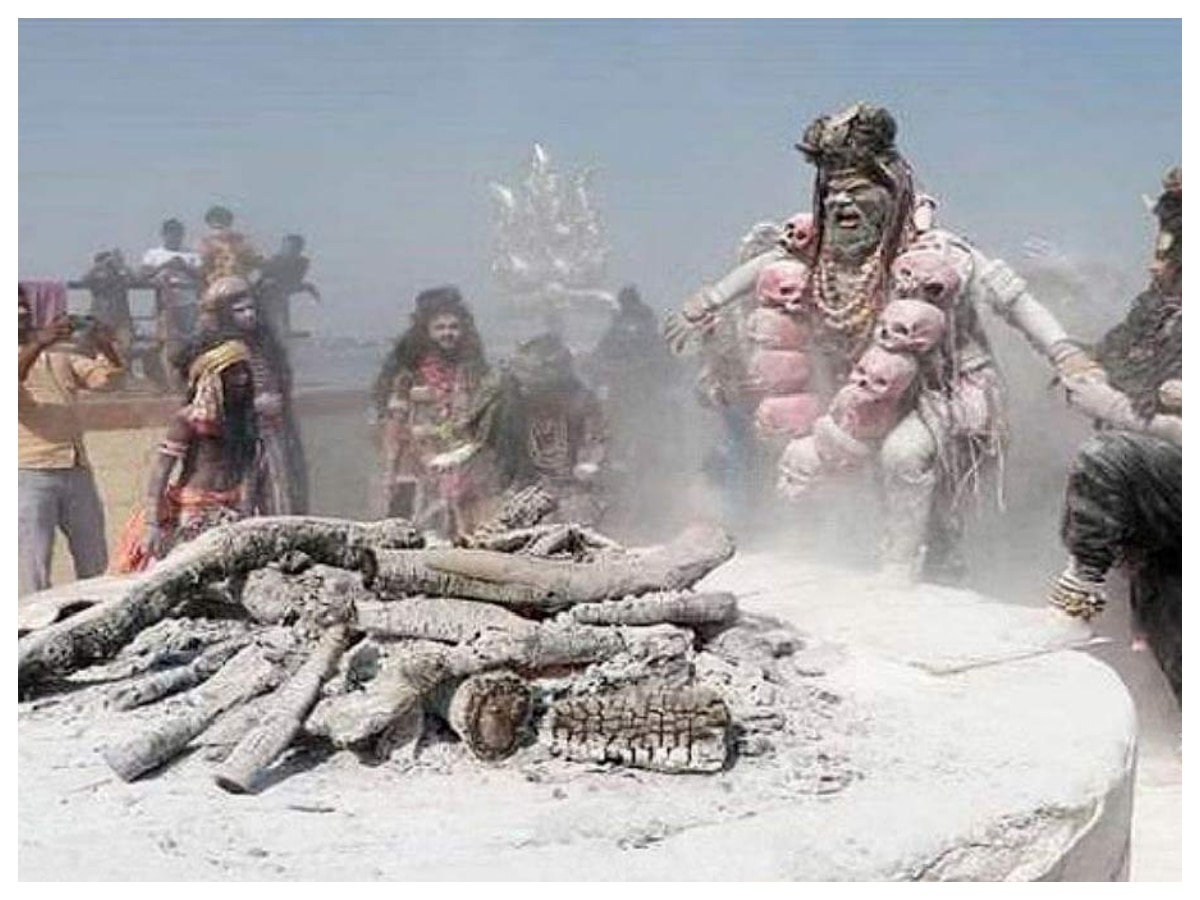 Masan Holi 2025: रंगों से नहीं बल्कि चिता की राख से खेली जाती है होली ...
