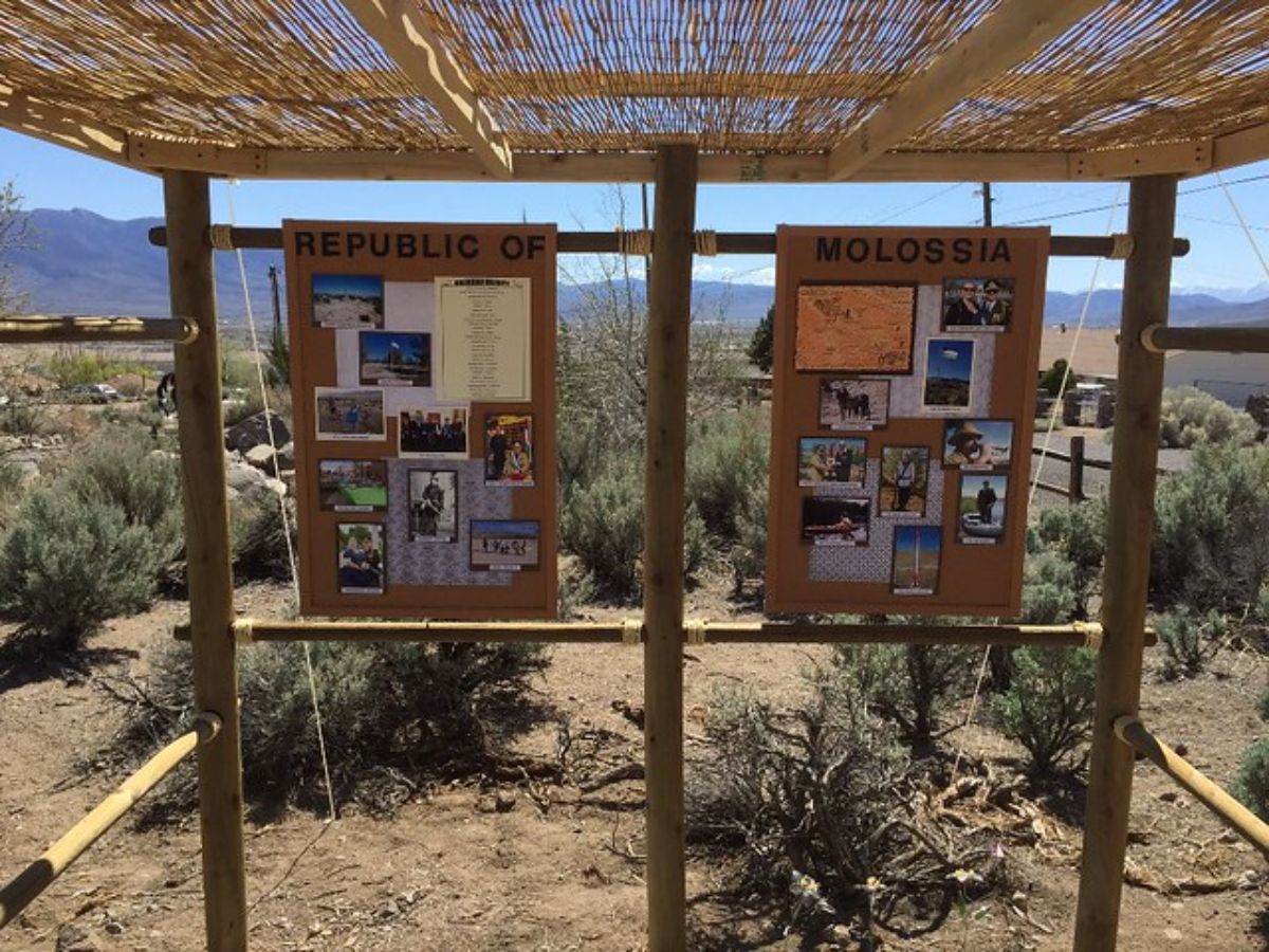 इस देश में रहते हैं सिर्फ तीन कुत्ते और तीन इंसान... कहां है ये कंट्री ...