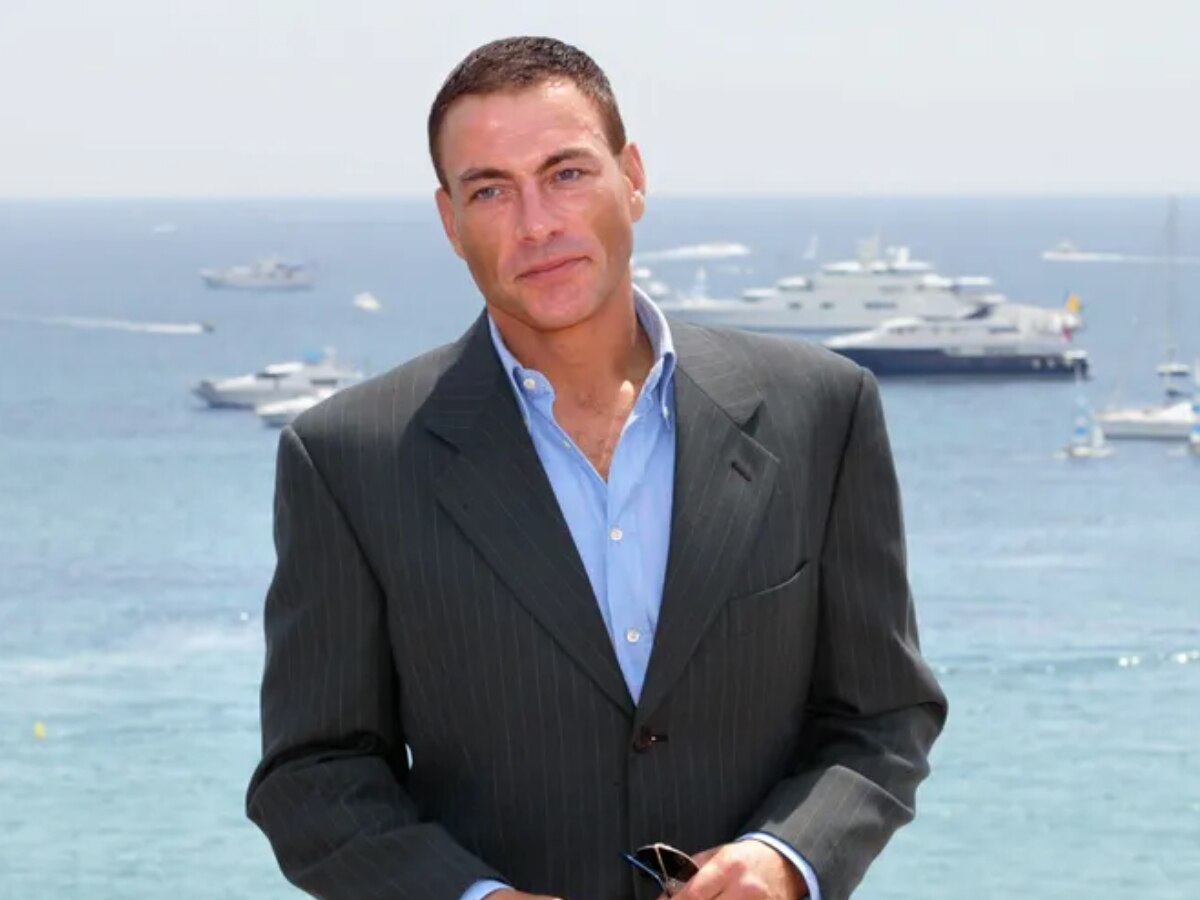 64 साल का वो एक्टर जिसे 'गिफ्ट' में मिलीं पांच महिलाएं, सभी के साथ ...