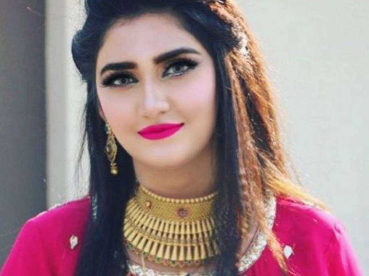 पाकिस्तान के स्टार क्रिकेटर की इंडियन वाइफ से मिलिए, खूबसूरती में ...