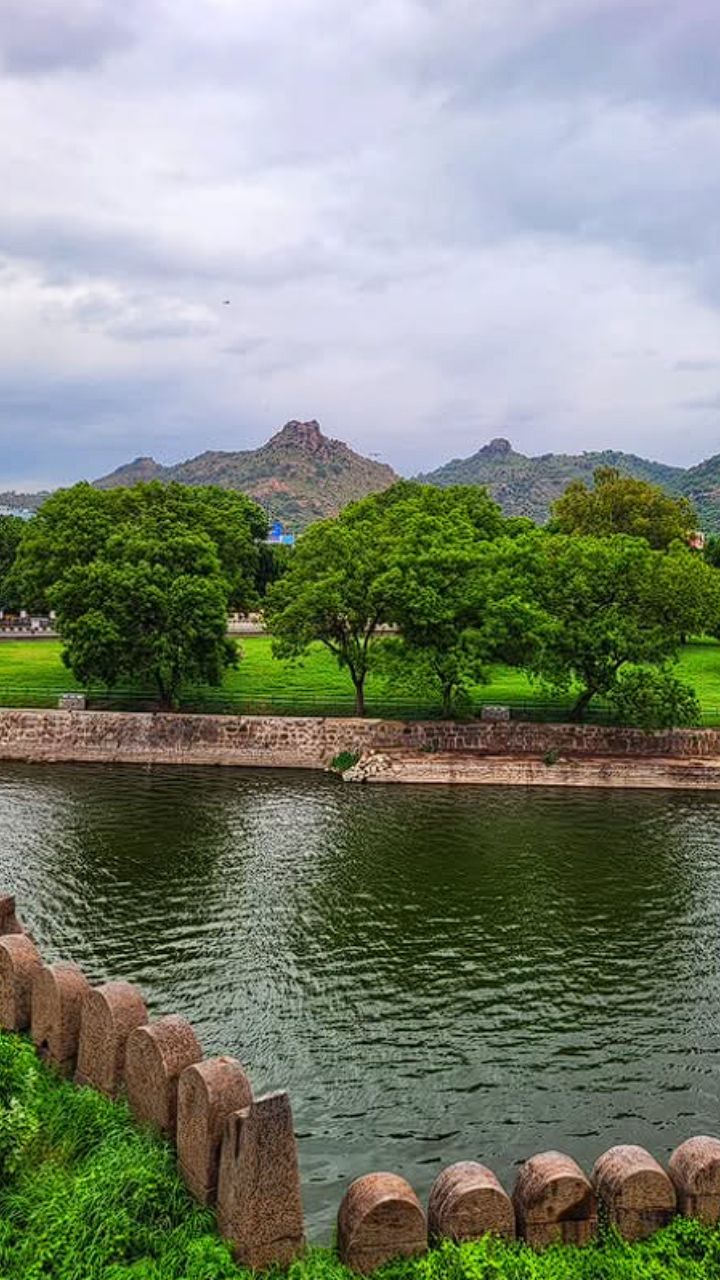 Which 6 Forts Were Built By The British In India?