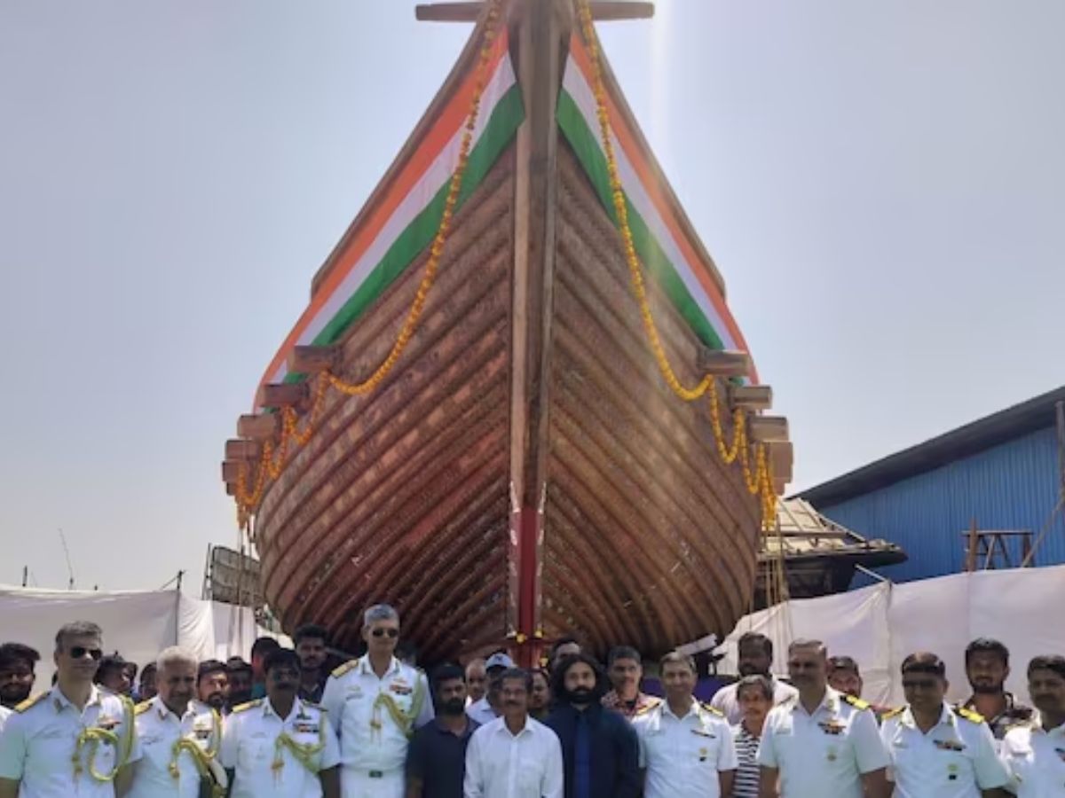 भारत ने बिना कील लगाए बनाया लकड़ी का विशाल जहाज, नौसेना में शामिल