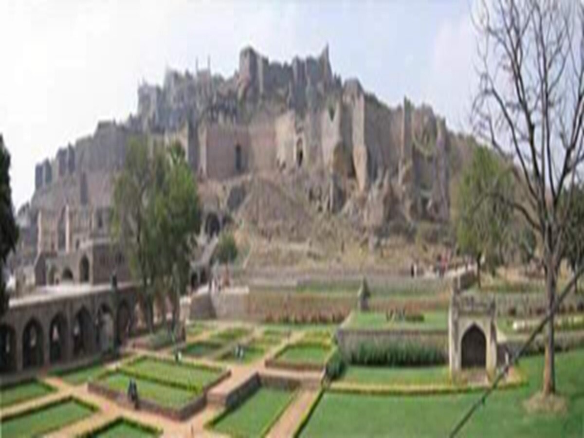 इस किले में आज भी दफन है एक मुगल का हाथ, जंग में तोप के गोले से उड़ गया था