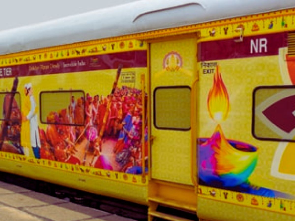 Rail Neer की बोतल बेचकर IRCTC ने कमाए कितने रुपये? आंकड़ा देखकर चौंक ...