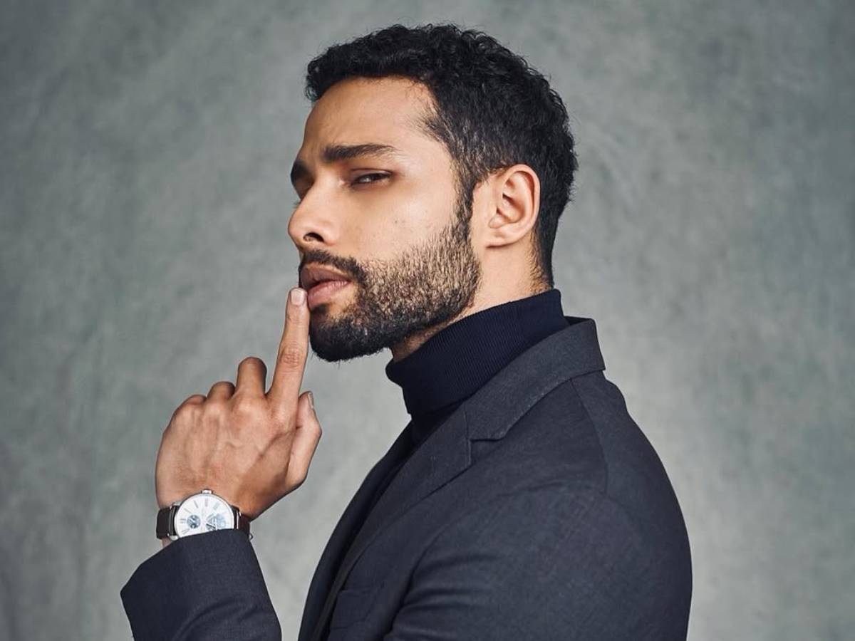 कितने पढ़े-लिखे हैं सारा तेंदुलकर और सिद्धांत चतुर्वेदी? जानिए कौन है ज्यादा अमीर?