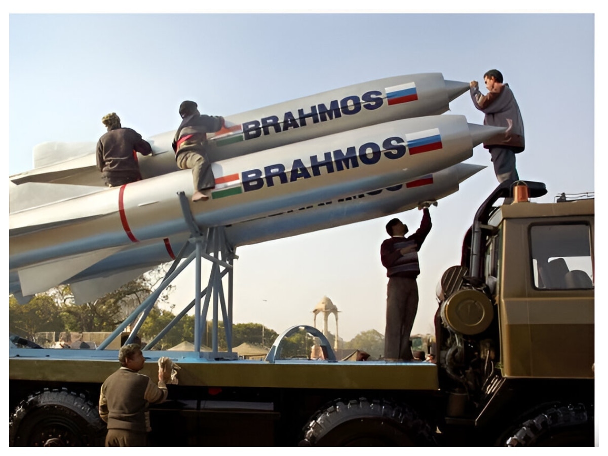 कितनी खतरनाक है विध्वंसक मिसाइल ब्रह्मोस? पाकिस्तान को कुछ ही मिनटों ...