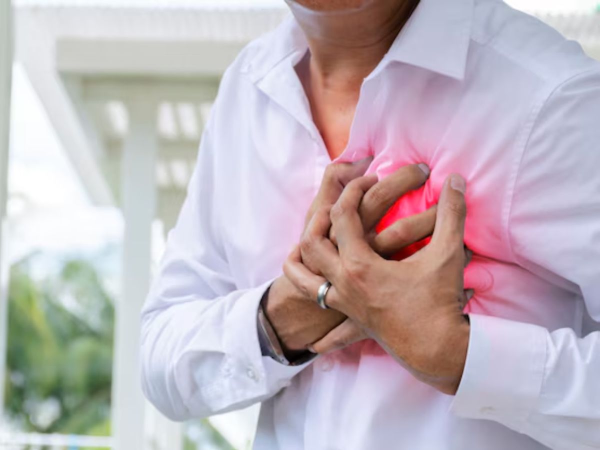 सिर्फ सीने में ही नहीं, इन अंगों में दर्द भी हो सकता है हार्ट अटैक का संकेत