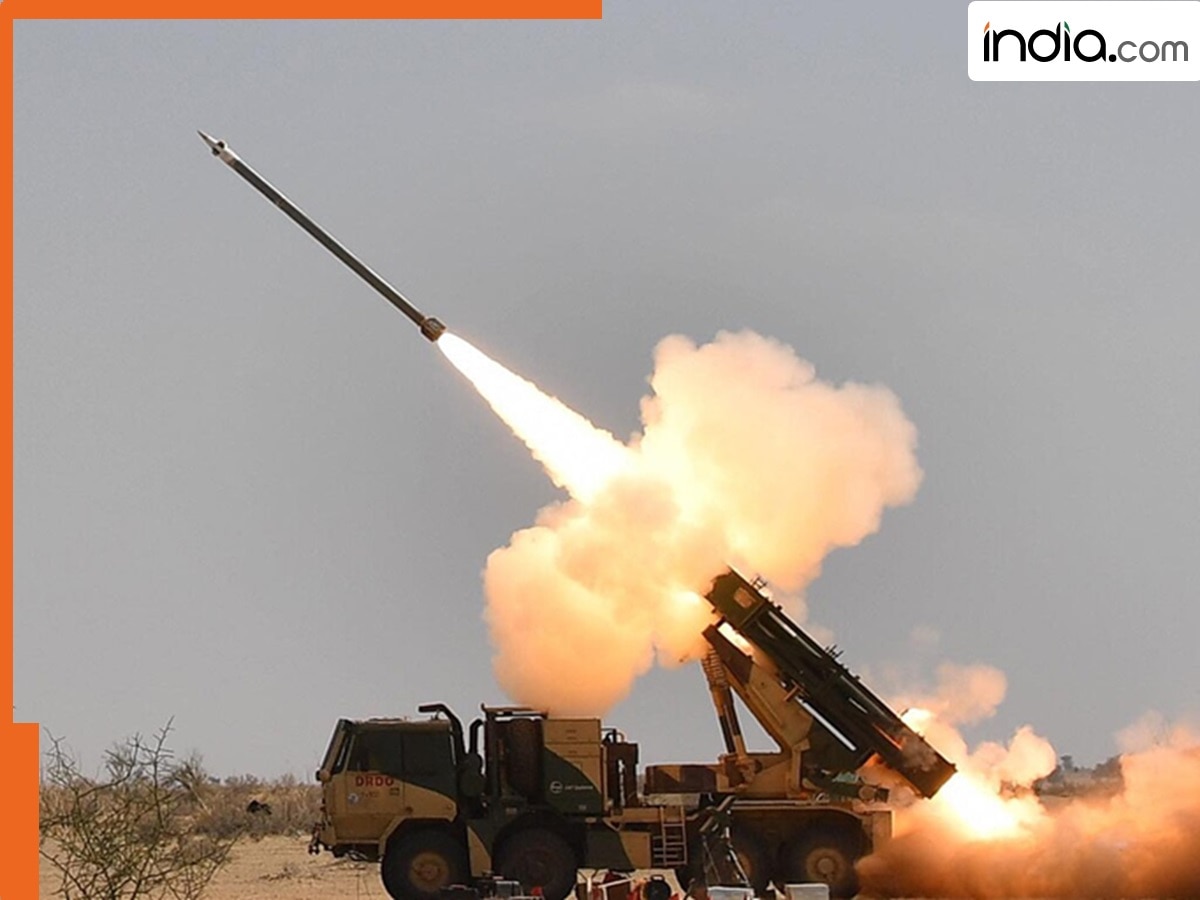 Pinaka Multi Barrel Rocket Launcher: रॉकेट्स की बारिश, अर्जुन जैसा ...