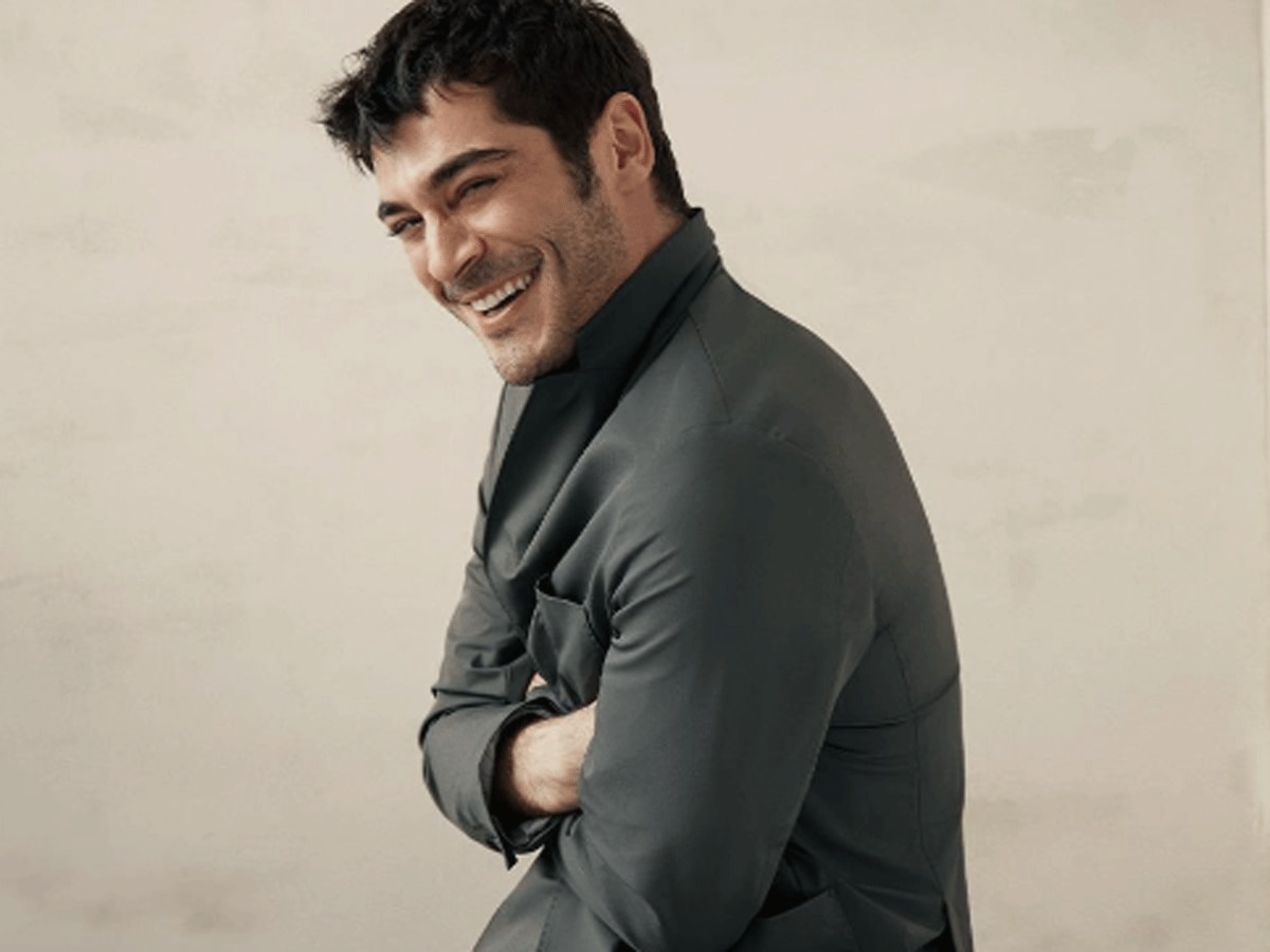 तुर्किए के 'शाहरुख' खान पर जान छिड़कती हैं लड़कियां....कृष्ण भक्ति में ...