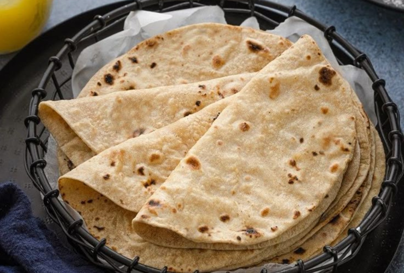 मक्खन जैसी मुलायम रोटी बनाने के लिए अपनाएं ये देसी नुस्खा....फिर कभी ...