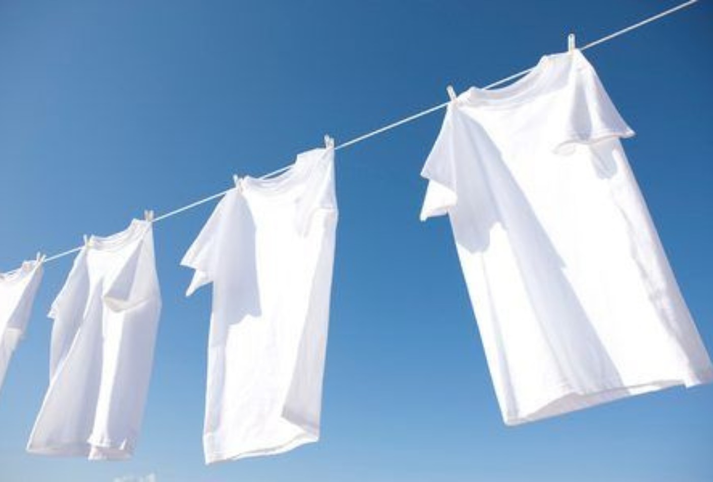 मिनटों में सफेद कपड़ों से निकाले हल्दी-कॉफी के जिद्दी दाग...बड़ा काम ...