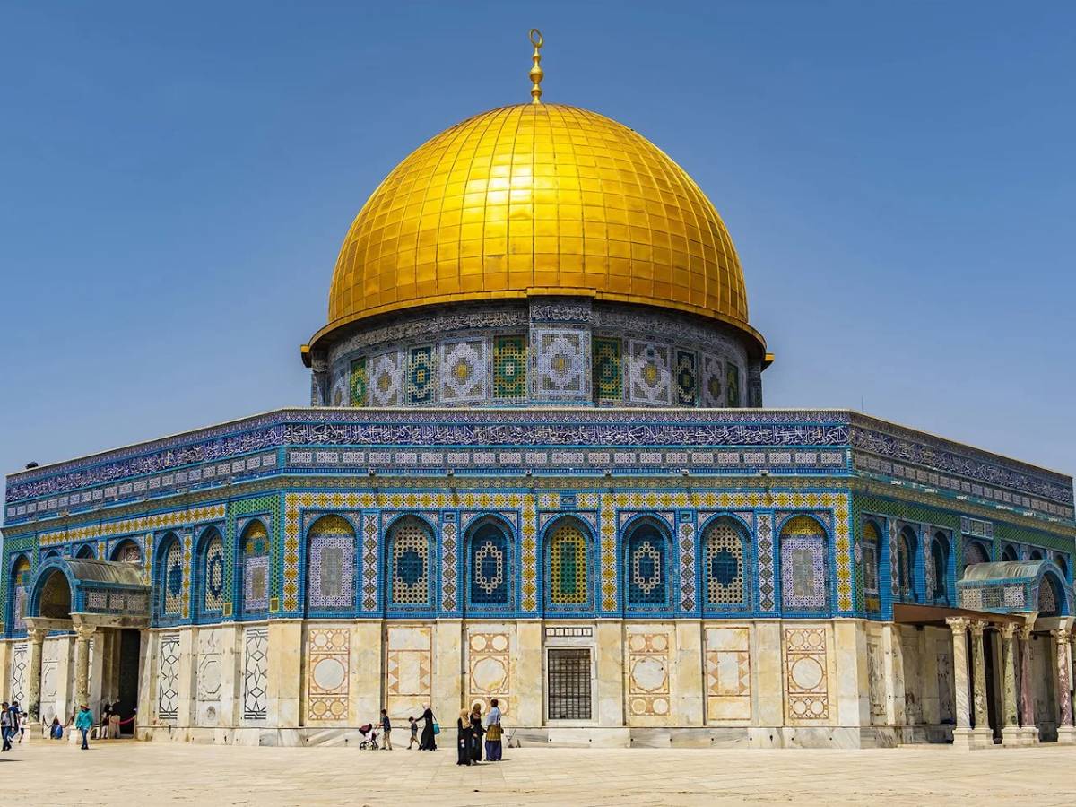 दुनिया का इकलौता धार्मिक स्थल, जिसपर मुस्लिम-यहूदी और ईसाई तीनों ठोकते हैं अपना दावा, जानें क्या ...