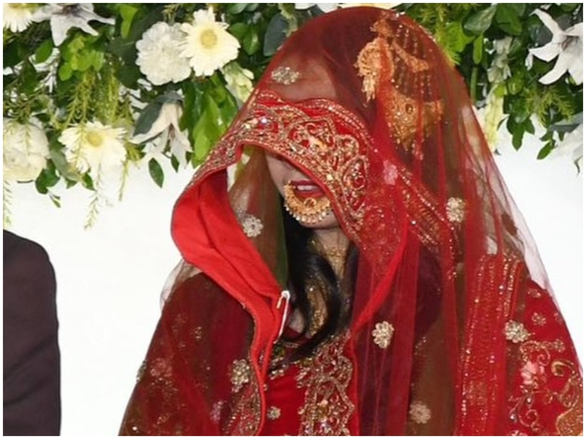 Khan Sir Wife Photo: खान सर की दुल्हन की सामने आई पहली फोटो, स्टेज पर ...