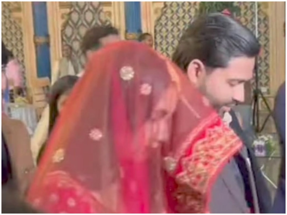 Khan Sir Wife Photo: खान सर की दुल्हन की सामने आई पहली फोटो, स्टेज पर ...