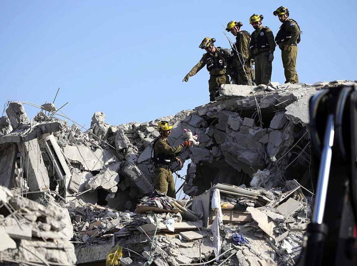 ईरान ने एक रात में दागीं 100 से ज्यादा मिसाइलें! एक झटके में ढह गई ...