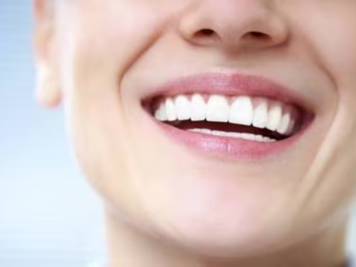 Samudrik Shastra: भाग्यवान लोगों के होते हैं ऐसे दांत, पाते हैं धन-दौलत ...