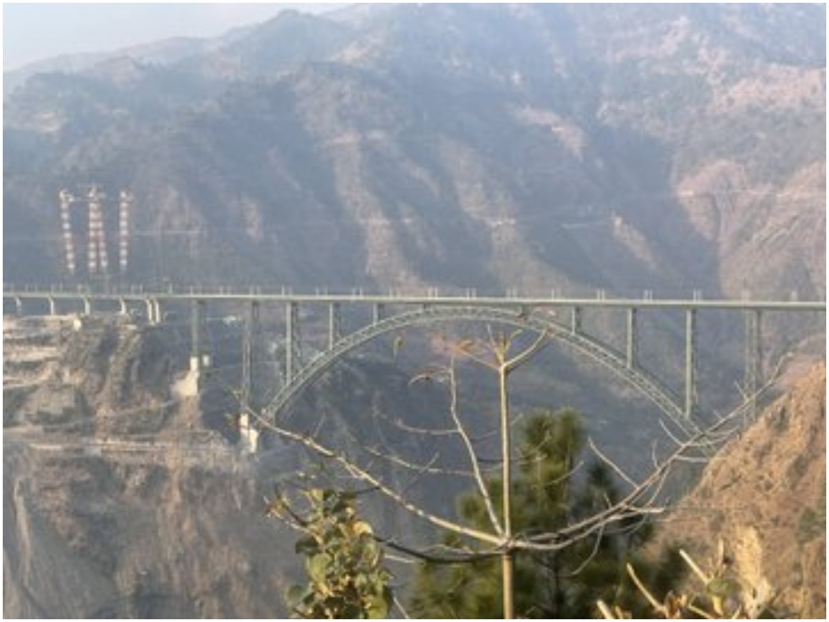 क्यों खास है चिनाब पर बना दुनिया का सबसे ऊंचा रेल ब्रिज? तस्वीरें देख ...
