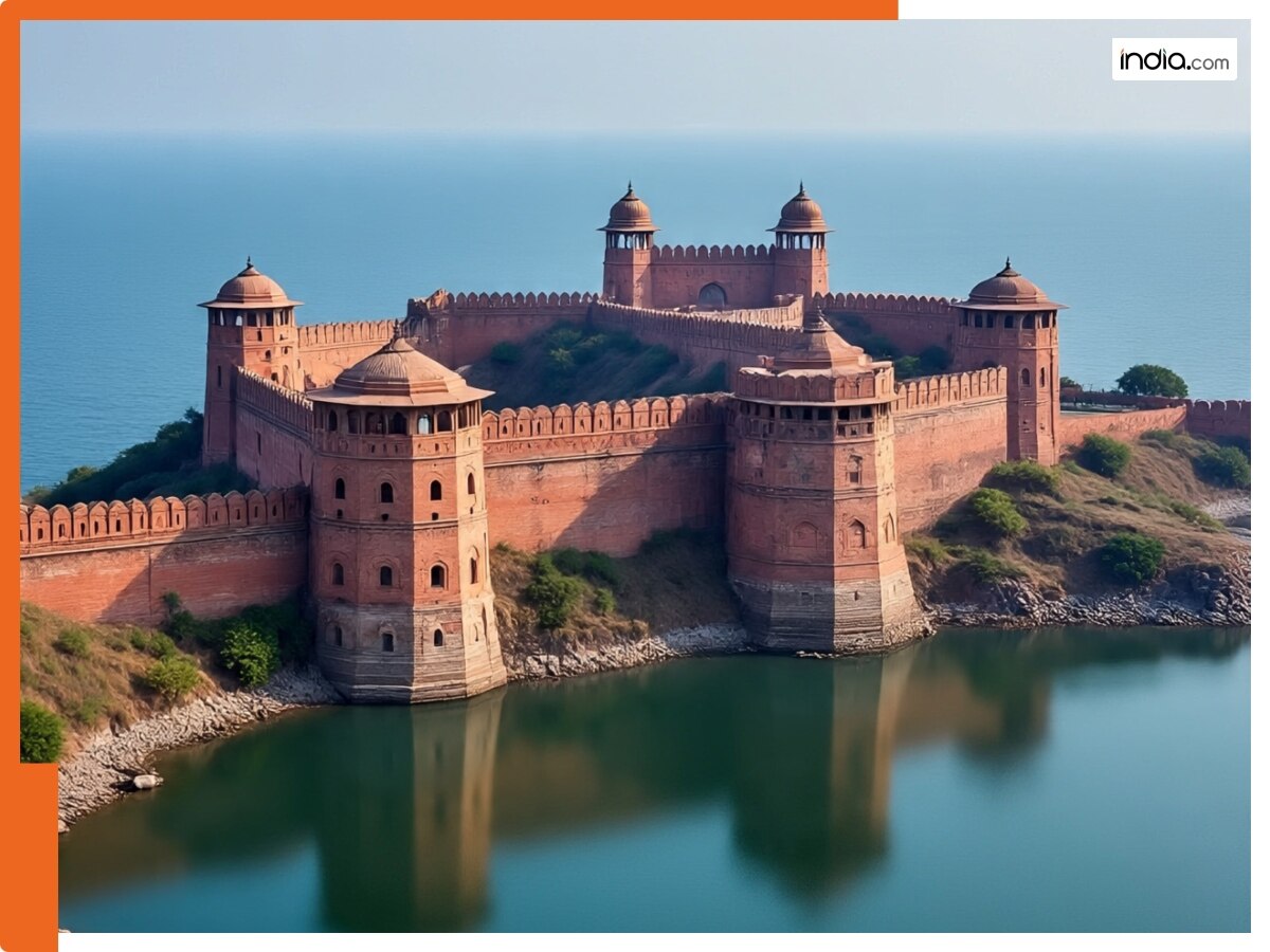 समंदर की लहरों से घिरा वो किला, जो कभी हारा नहीं, जिसकी मीठी झील छुपाए ...