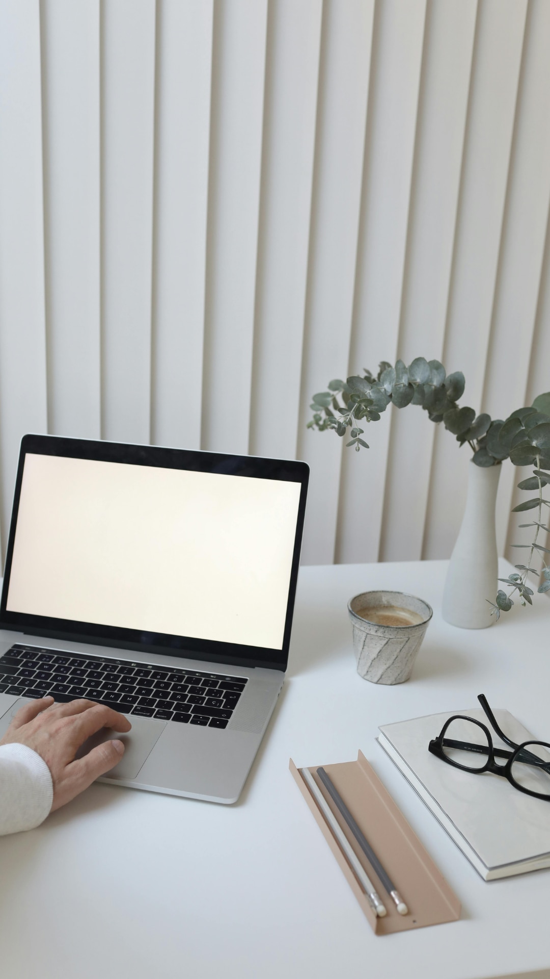 7 Must-Have Laptop Accessories for a Smarter Workspace