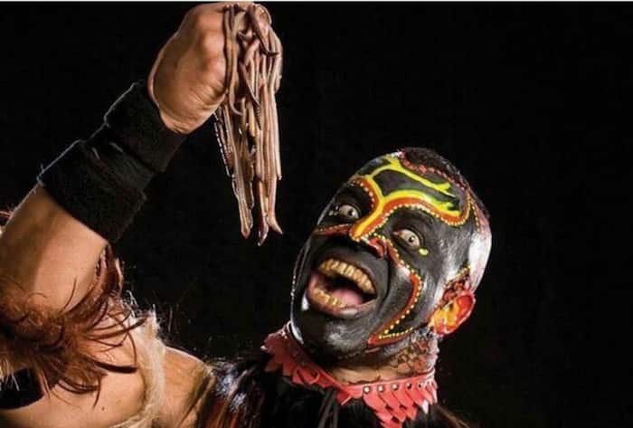 जिंदा केचुए खा जाता है WWE का ये खिलाड़ी, रिंग में अपने दुश्मनों के लिए ...