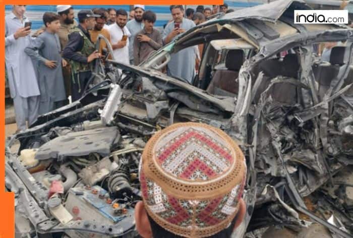 Pakistan blast: Deadly roadside bomb kills five, including senior ...