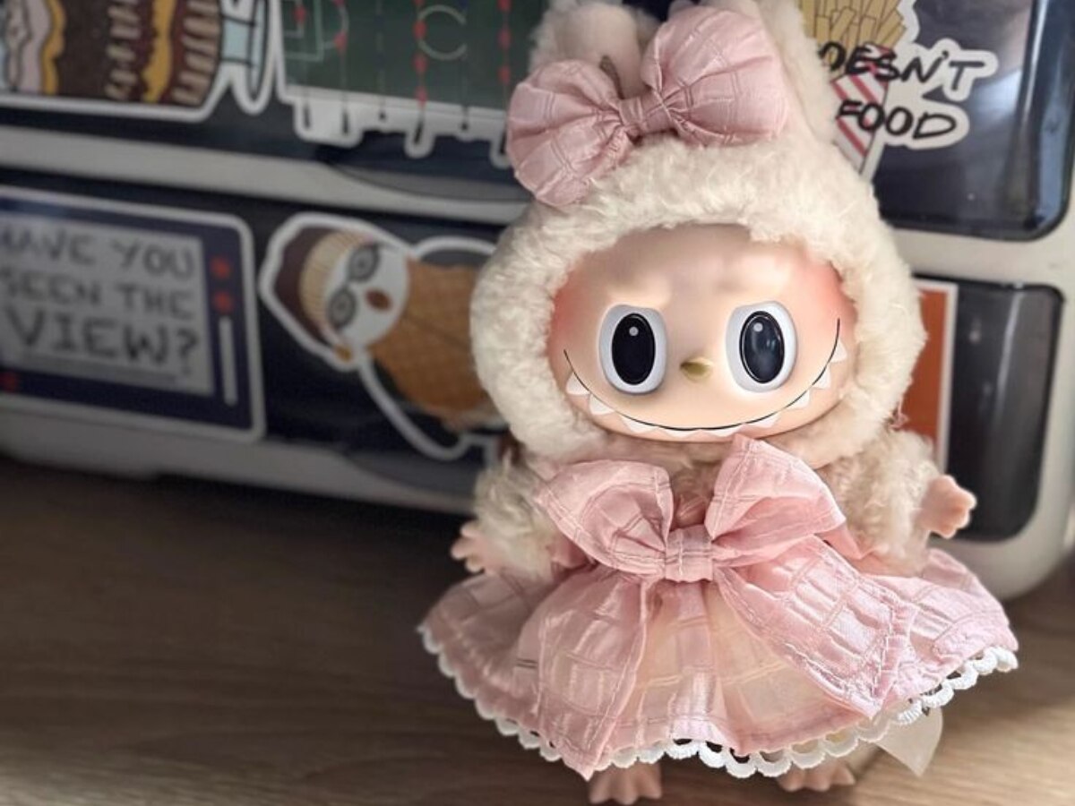 Labubu Doll की ‘डरावनी हंसी’ ने लोगों को बनाया दीवाना, जानिए कैसे ...