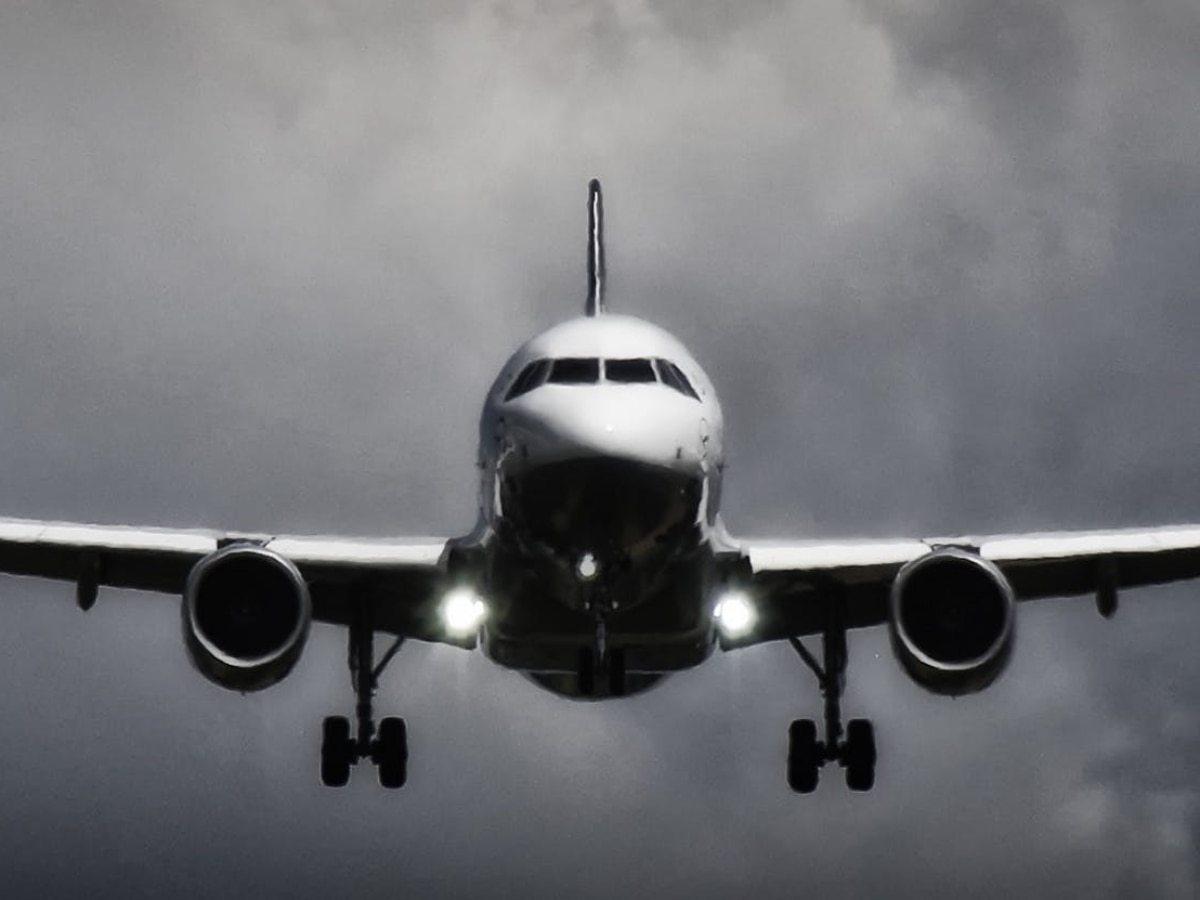 हवाई जहाज में 'PAN..PAN..PAN' और 'MAYDAY' कॉल क्यों दी जाती है? जानिए ...