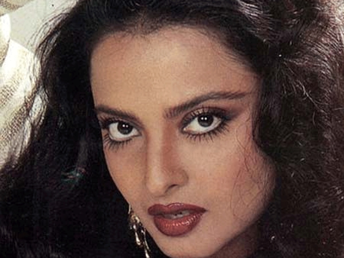 क्या मर्दों को अपने करीब आने का सिग्नल देती थीं रेखा? 'अति कामुक' होने ...