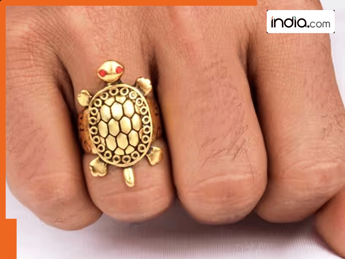 क्या आपने भी पैसों के लिए पहनी है कछुए की अंगूठी? ये नियम नहीं किए है फॉलो तो धारण करना पड़ सकता ...